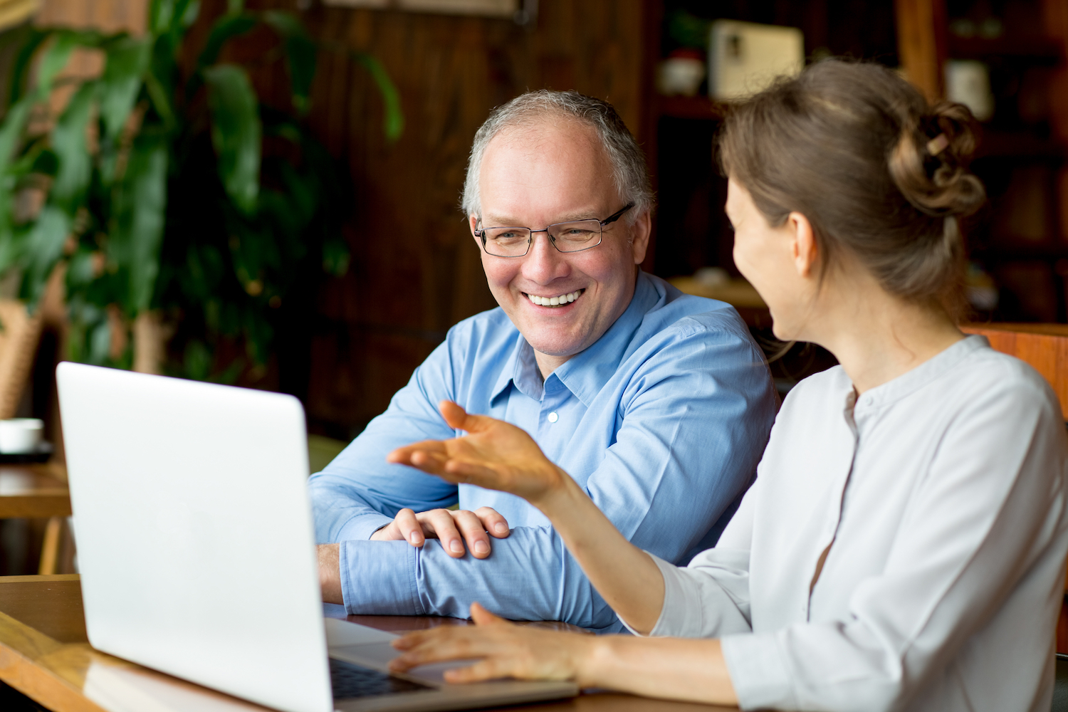 People browsing computer - Colorado Timberframe